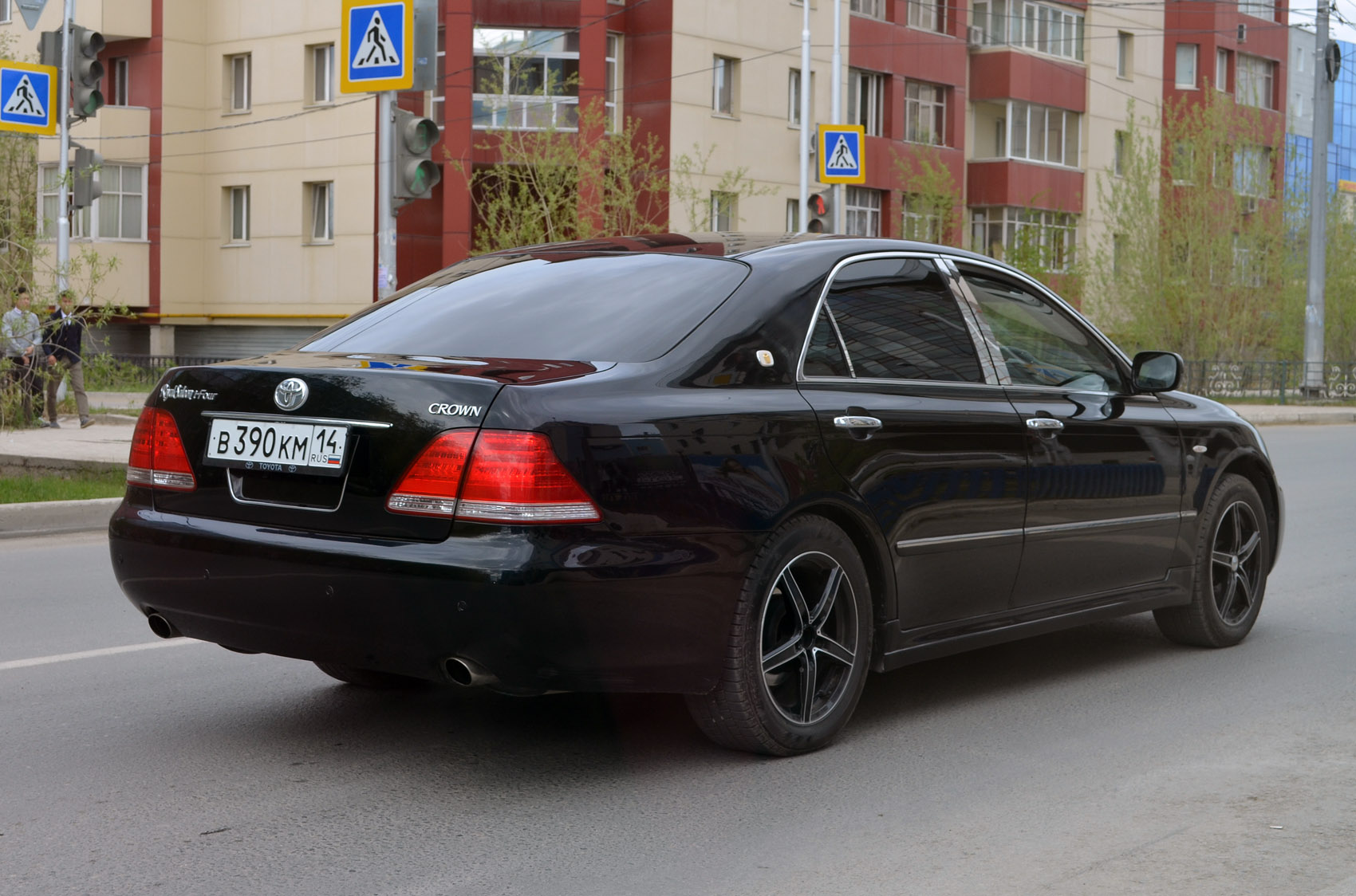"в 390 км 14" photos Toyota Crown. Russia