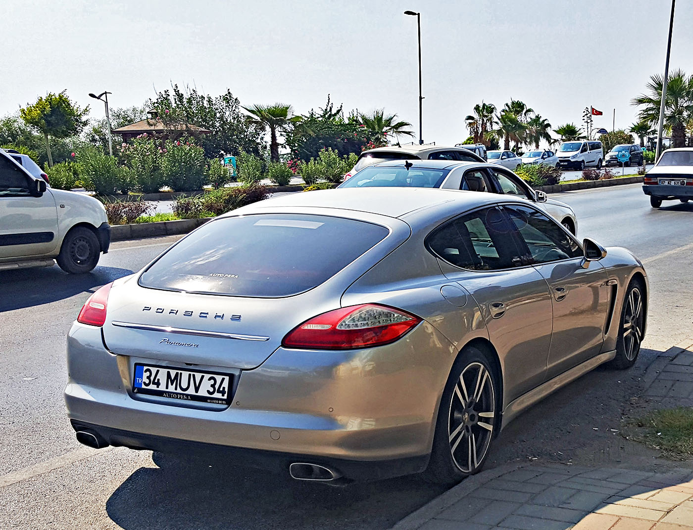 34 MUV 34, Porsche Panamera (İstanbul) License plate of Turkey